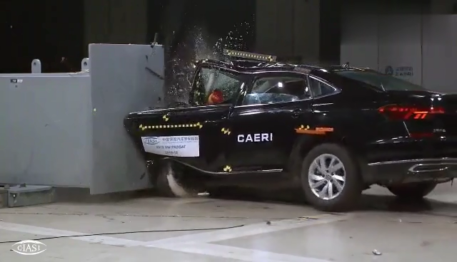 2019款大众帕萨特中保研25%偏置碰撞测试,看看安全性能如何!