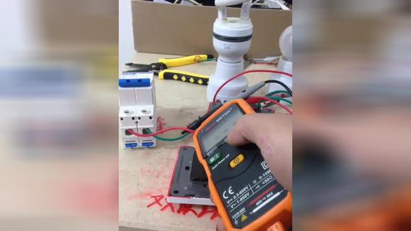 智能万用表越来越高级:非接触性测电,检修电路好帮手!