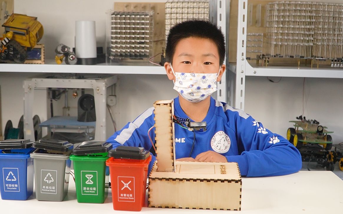 创意作品展示-智能垃圾分类 周鑫辰(二年级)