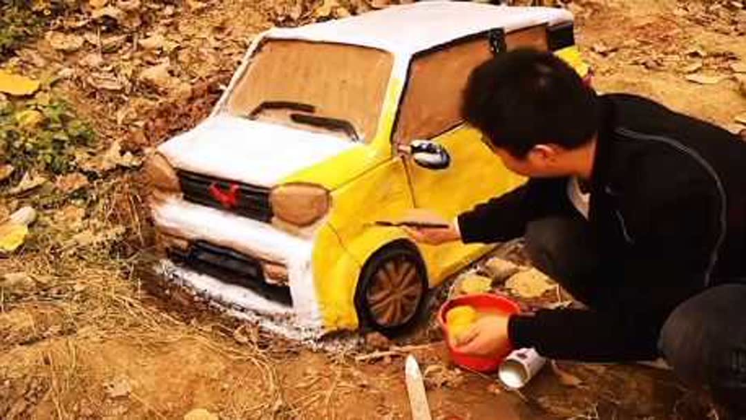 手艺人泥巴造五菱宏光MiNi,正在喷漆中,不得不说太厉害了!