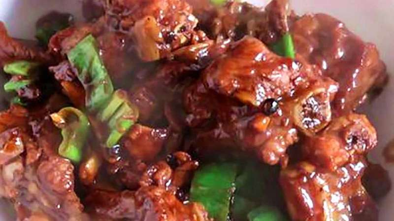 红烧排骨的家常做法,只需要简单几步排骨软烂入味,简单又好吃