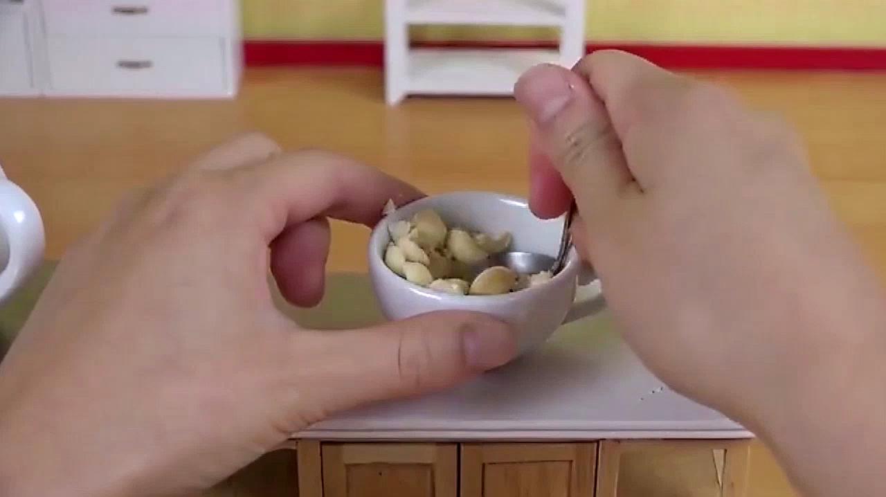 迷你厨房:美味的迷你蛋糕,小孩子不要吃太多糖哦