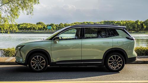 威马汽车高性价比SUV,20万内能自动泊车能自动接驾,续航620KM