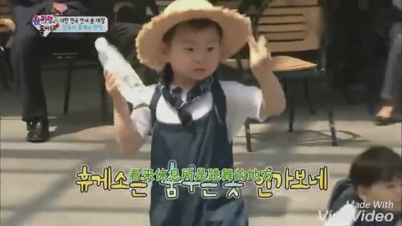 捕捉到一只超级萌的小民咕?唱“上上下下”的民咕真的太可爱了