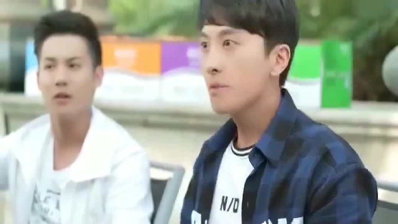 微微一笑很倾城:微微打游戏的技术真厉害,竟然能跟上肖奈的速度