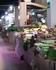 【菜贩回应社区团购影响:每天营业额比往年差了三分之二】在近期...