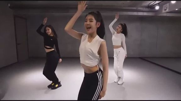 ITZY 《DALLA DALLA》练习室舞蹈练习视频