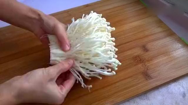 白菜和金针菇可以这样吃,我家一周吃7次,上桌就抢光