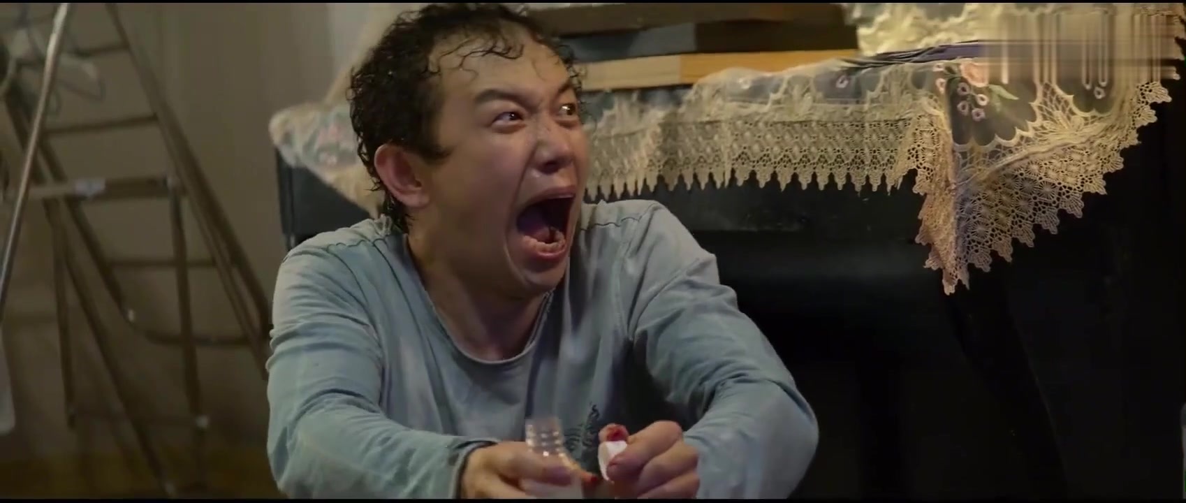 无名之辈:残疾美女在线忽悠,劫匪搞笑消毒,痛到飞起