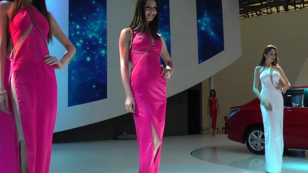 2013上海国际车展广汽车模走秀