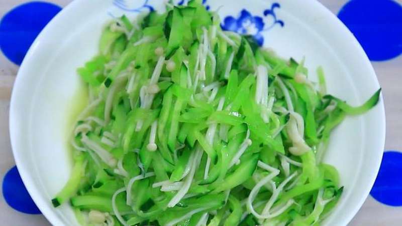 炒金针菇的家庭做法