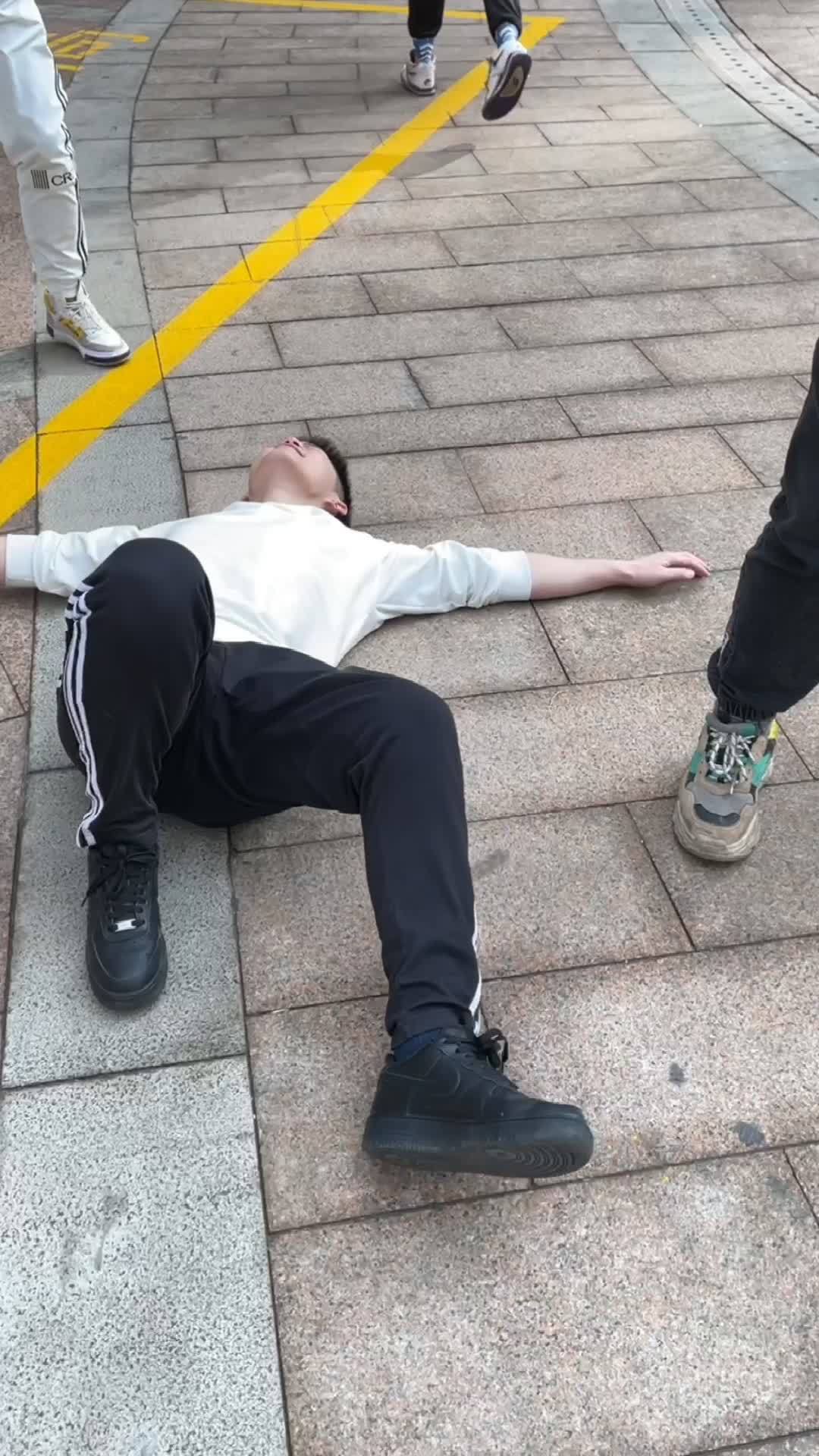 原创 模仿 校园 学校长跑比赛时,你的同学们.