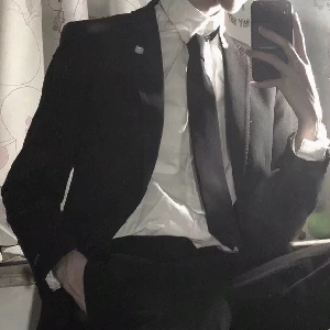 带着红领巾的180大汉 