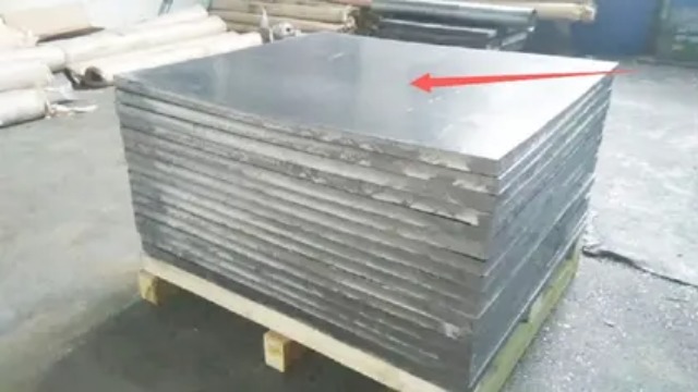 600公斤的钕磁铁多可怕?铁片直接被吸变型,可铜片却惨遭拒绝