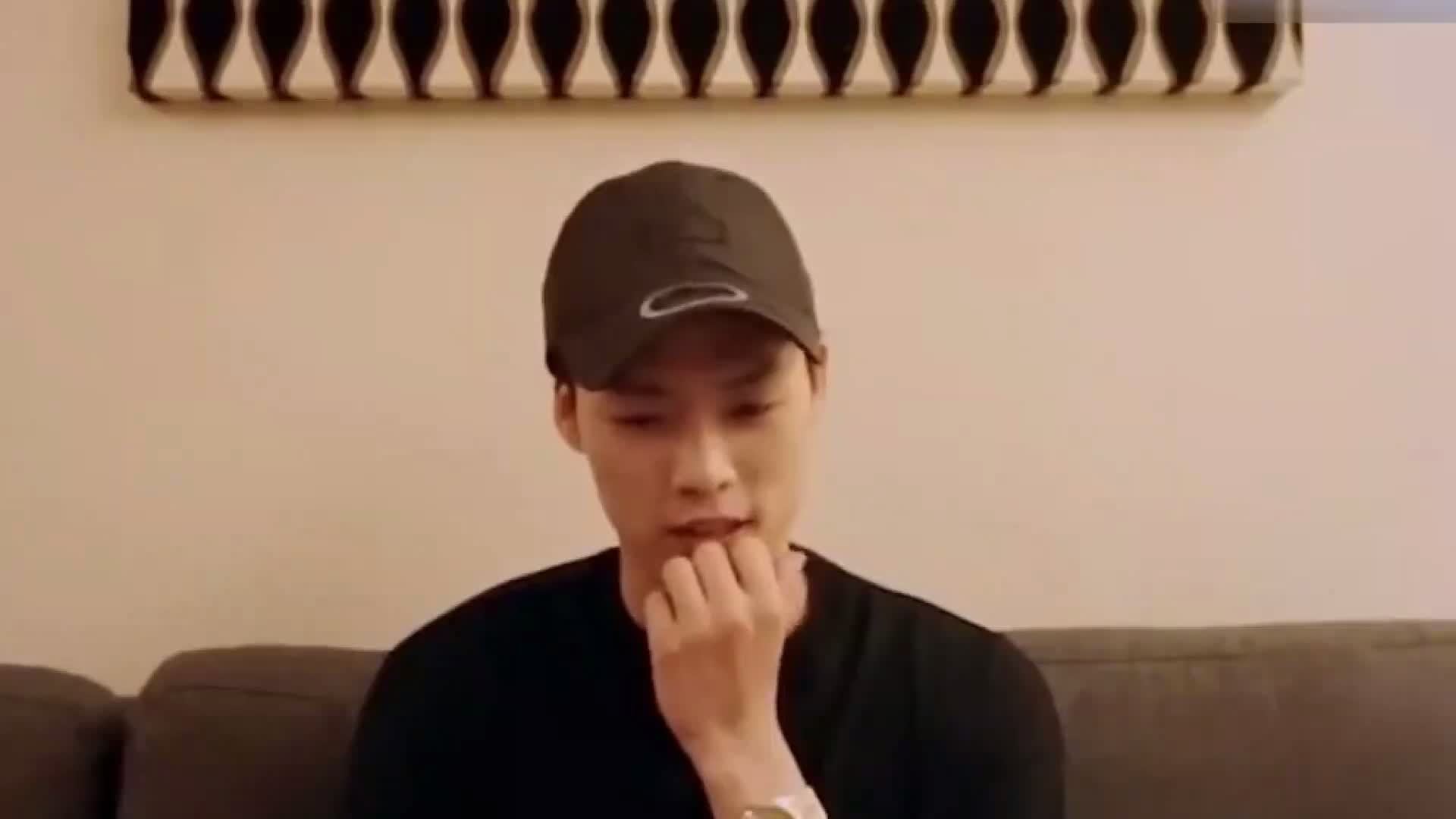 董又霖主持能力遭质疑,与邓伦握手却没采访?邓伦的反应亮了