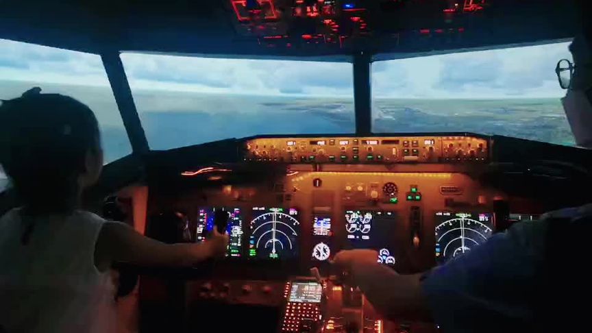 #飞行视角 #模拟飞行 #飞行体验 #女飞行员ߑ�‍✈️好开心呀