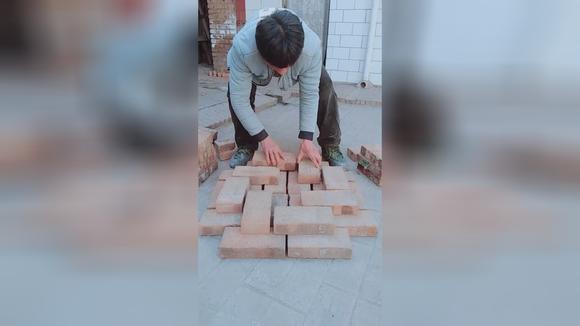 实拍瓦工师傅讲解基础砖垛子的砌筑方法