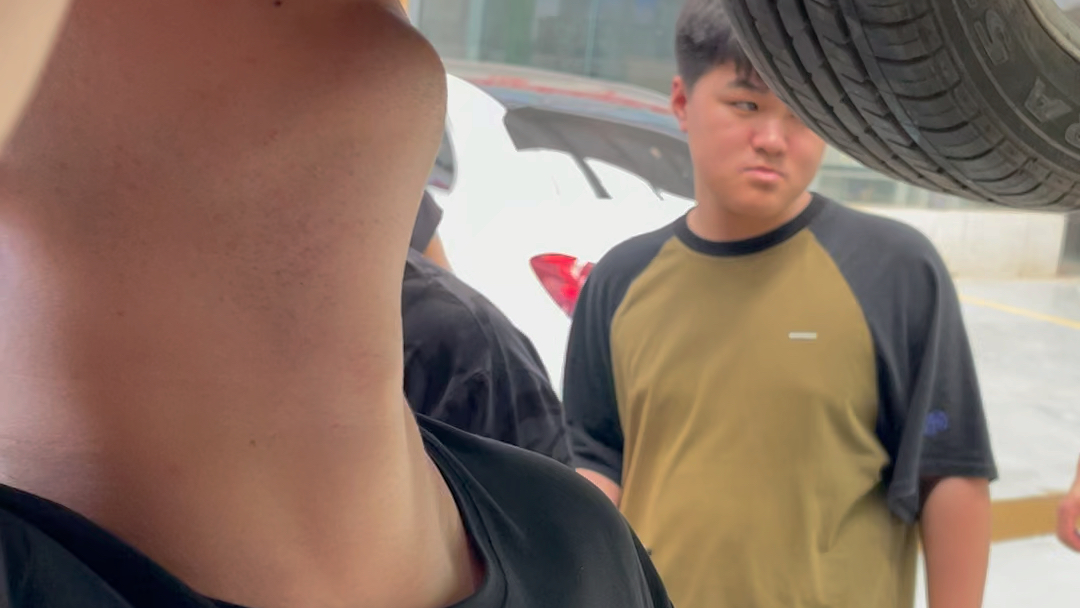 能正确检查制动管路泄漏情况