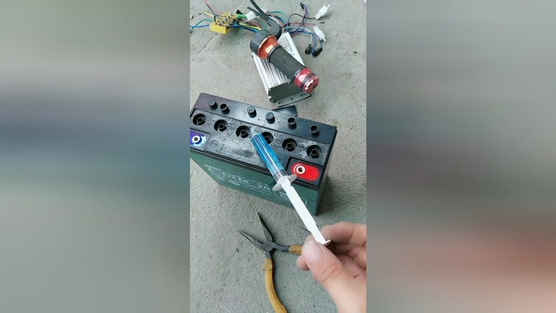 这招修复旧电瓶 绝对好使