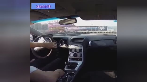 汽车漂移内部操作,学会了可以带妹子去潇洒了