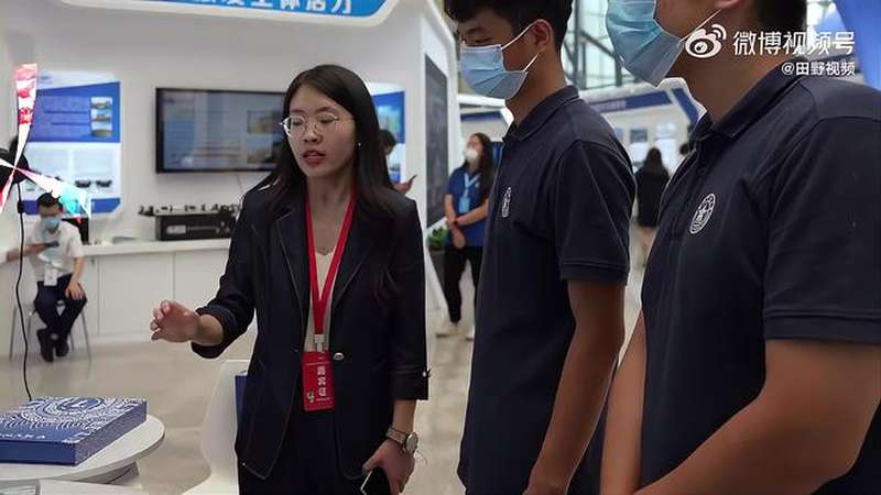 ...大一时和朋友成立公益组织,免费为170所中小学讲授国学文化非遗课...