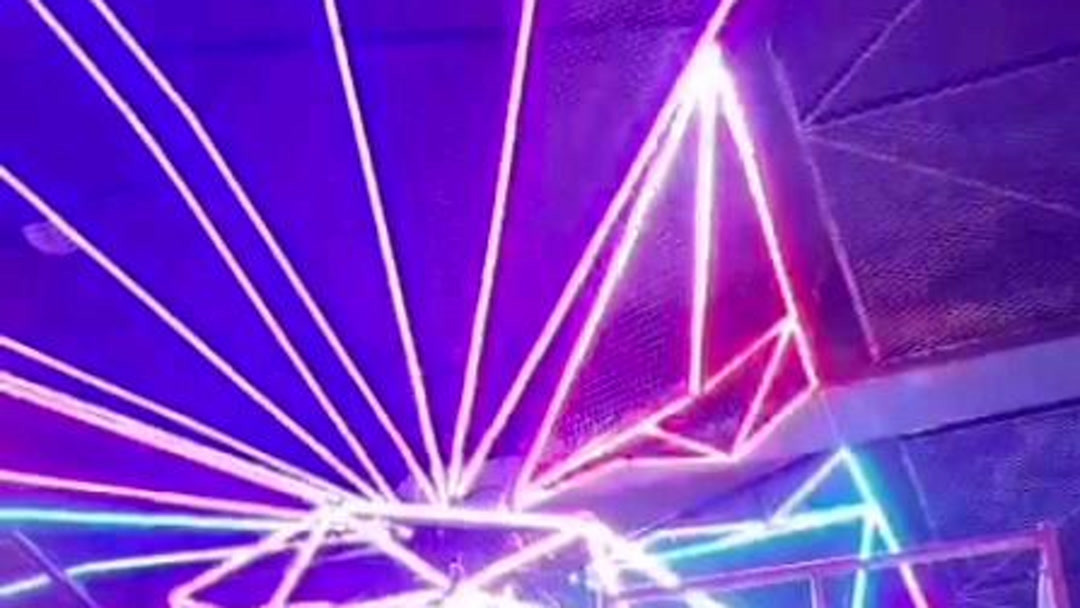 酒吧3D立体钻石造型麦爵士madrix幻彩灯条智能灯光#3D #钻石 #酒吧...