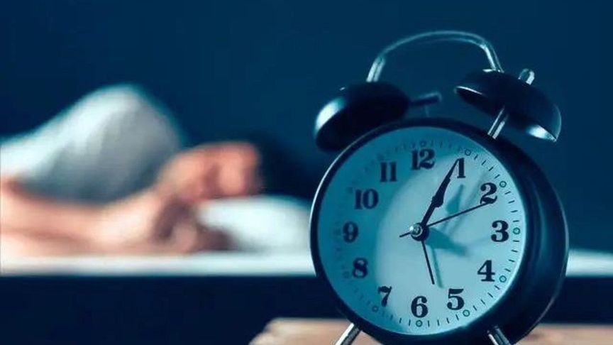 医生建议成人每天睡够7小时,最好晚上11点睡觉