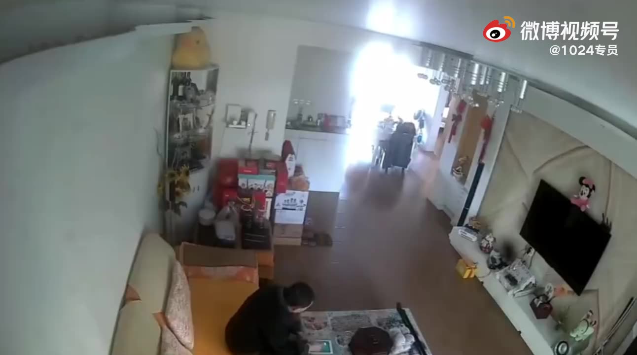 又是电池充电爆炸!太恐怖了吧～