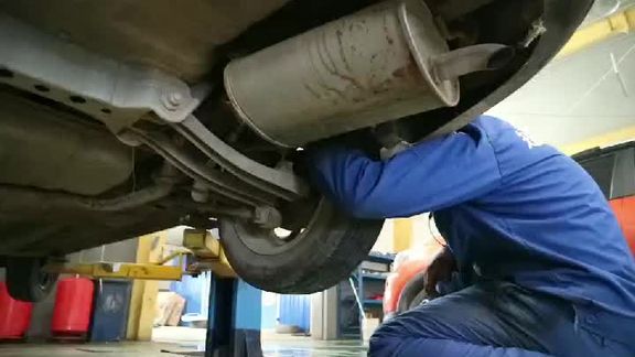 保养更换制动液二,拆卸后轮胎制动液管路堵…「来自懂车帝车友圈」