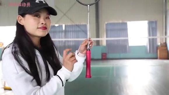 教你羽毛球正确的握拍手法,握拍分正反手,转换时要用手指发力!