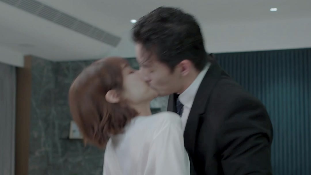 《恋恋小酒窝》叶琳当面坦白心声 何侨笙霸气拥吻