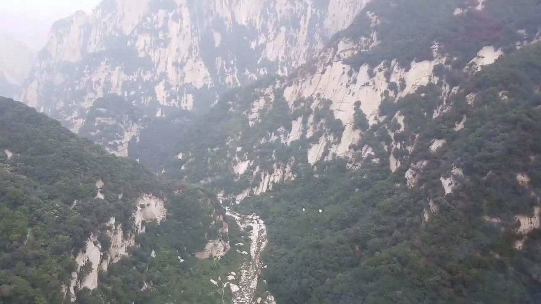 搭乘缆车上华山,你敢动吗?