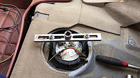 雪铁龙爱丽舍拆汽油泵