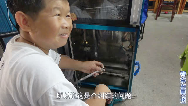 网友老乡送来一个消毒柜,老男孩给他修了