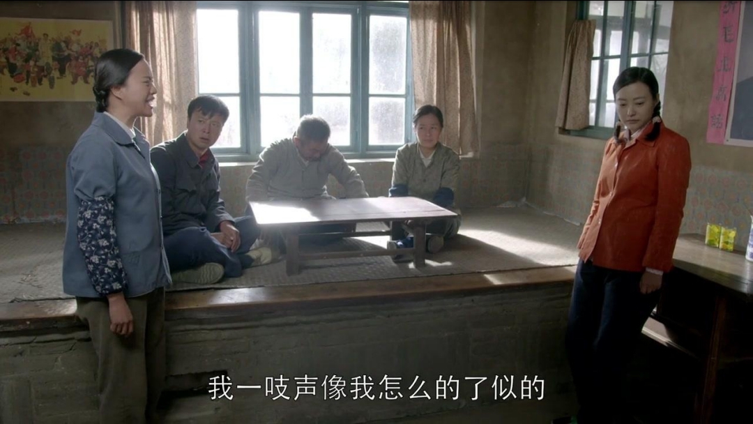 一家人坐一起开家庭会议,美女说的话,把嫂子给说急眼了!