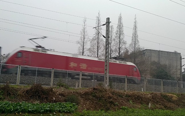 HXD1D-0302牵引K424次列车[成都——宁波]快速通过