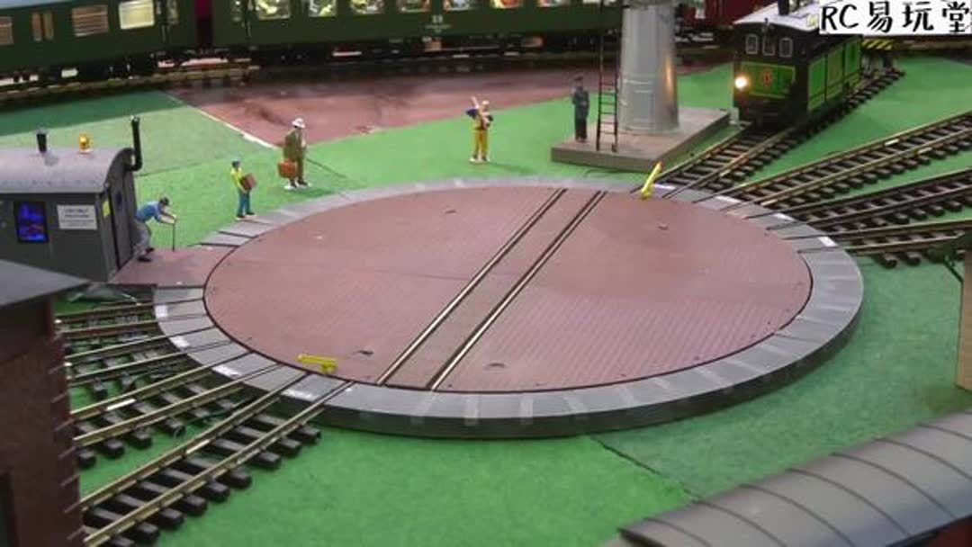 超精致的火车沙盘模型,连每个小人的表情都栩栩如生