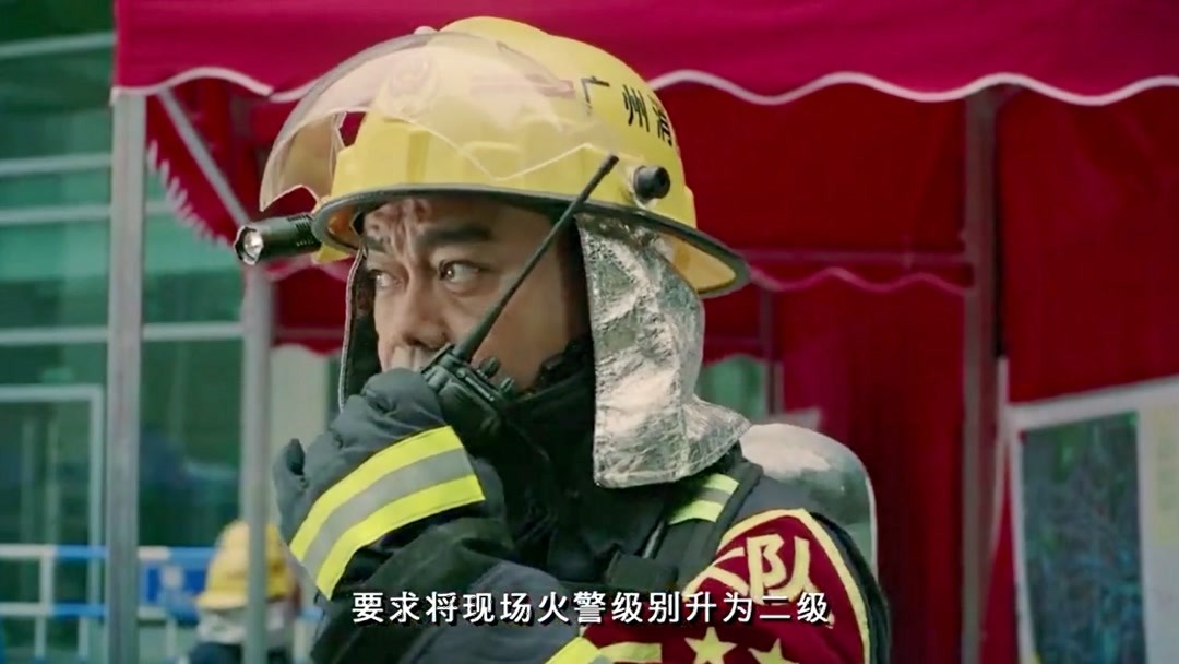 逃出生天:整栋大厦的消防系统都发生故障,火势被升级到二级