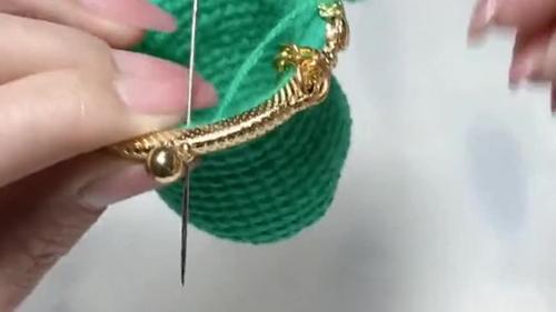 想学好针线活确实不简单,小姐姐的手法让我开眼界了,就是没有学到知识