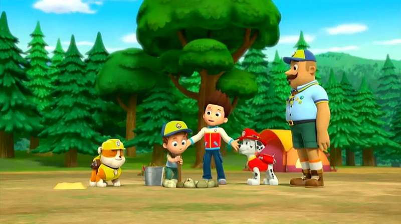 汪汪队:亚力现场演示森林用火,获得莱德发的防火安全徽章