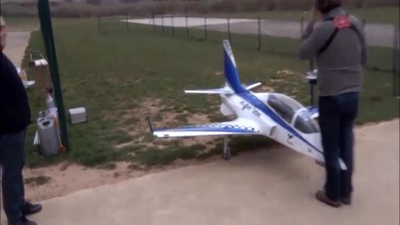 涡喷模型飞机飞行表演,好灵活!