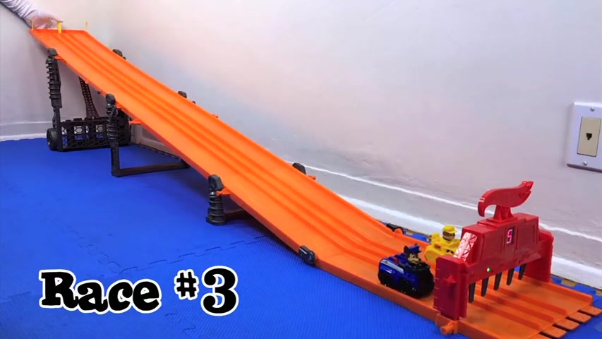 儿童玩具挖掘机挖土视频 挖掘机工作表演大全 大卡车视频_1