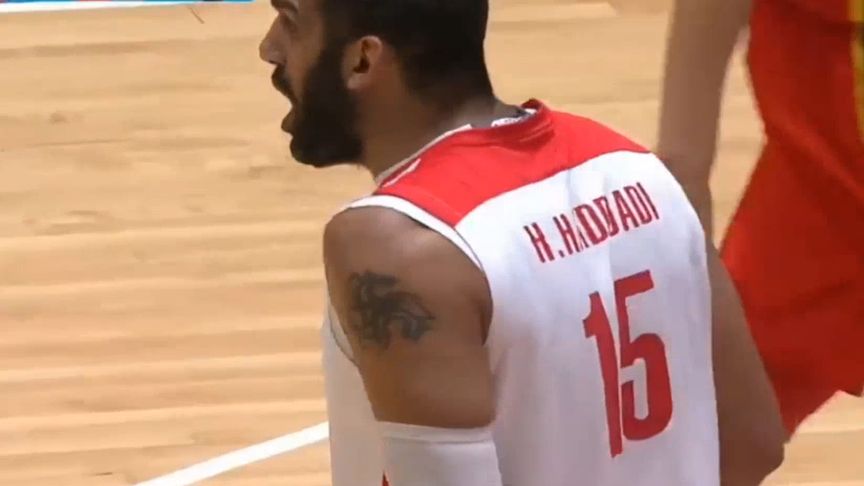 中国男篮VS伊朗!周琦开场杀红眼,霸气贡献顶板大帽+隔扣哈达迪