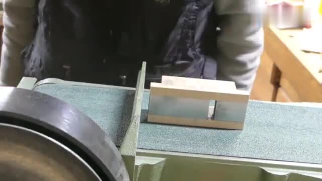 木工自己动手制作方木倒角小木刨,看着真精致