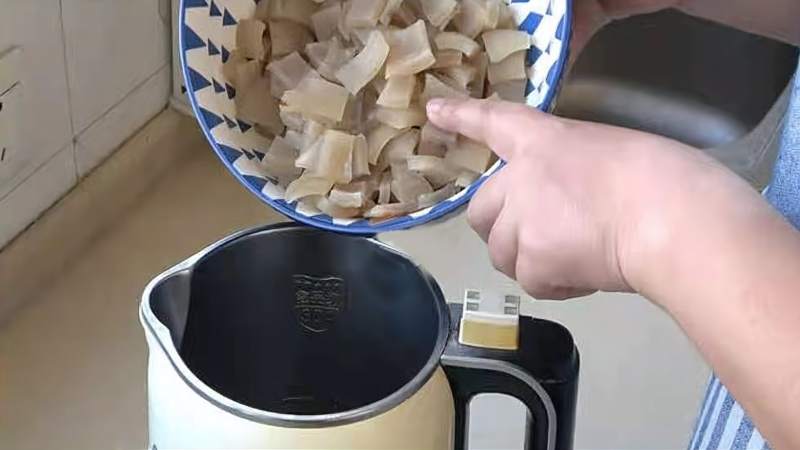 想吃猪皮冻?不用熬煮,家有豆浆机分分钟做出,Q弹美味的猪皮冻