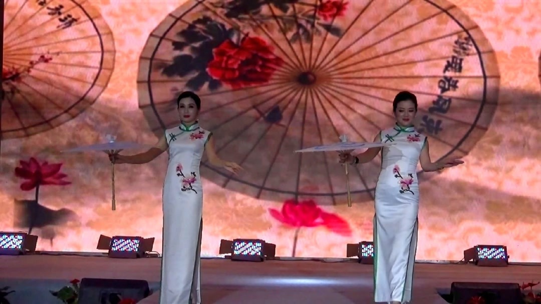 旗袍秀伞舞--微风细雨 20200630