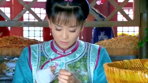 新还珠格格:桂嬷嬷暗中使坏,却是想让紫薇受伤难受,过分