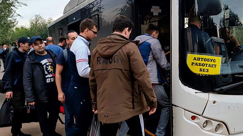 俄罗斯部分动员令后首日有一万多人应征入伍