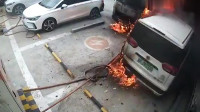 电动汽车安全隐患,充电自燃爆炸,殃及池鱼,谁买单?
