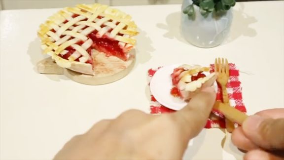 迷你厨房:在小小的厨房制作萌萌的草莓派～